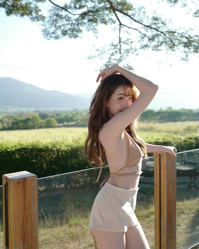 แกรนด์ กรณ์ภัสสร นุ่งน้อยห่มน้อยสู้ลมหนาว โชว์งานหุ่นงานผิวเ